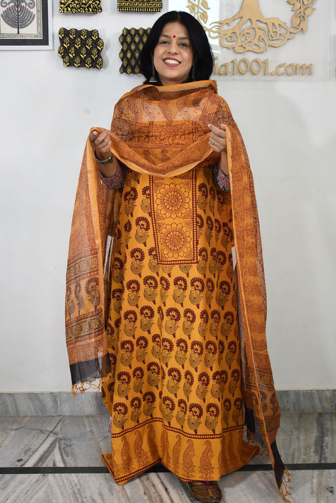 Classic Bagh Block Printed unstitched suit fabric with Kota Doria dupa ...